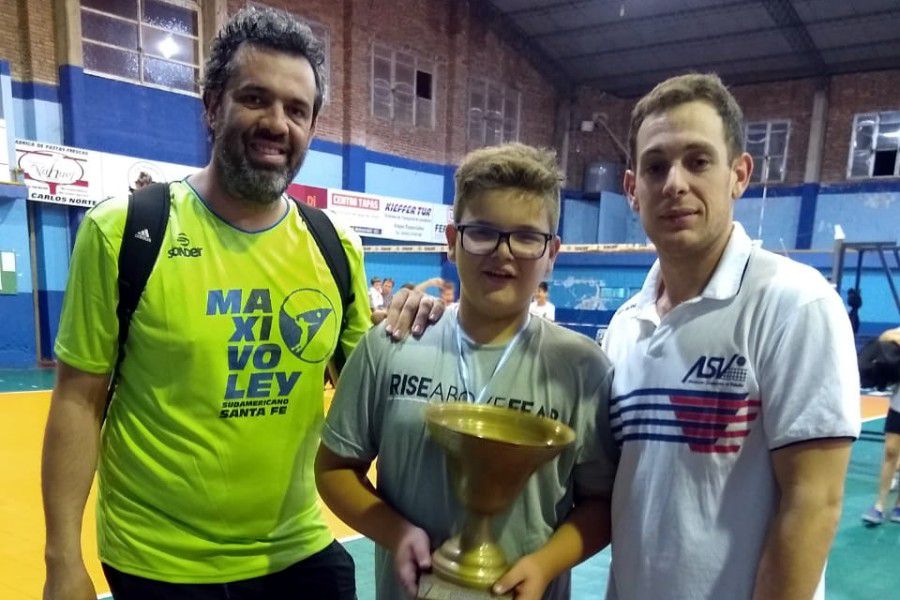 David Vogt y Joaquín Duarte en la Asociación Santafesina de Voley | FM ...