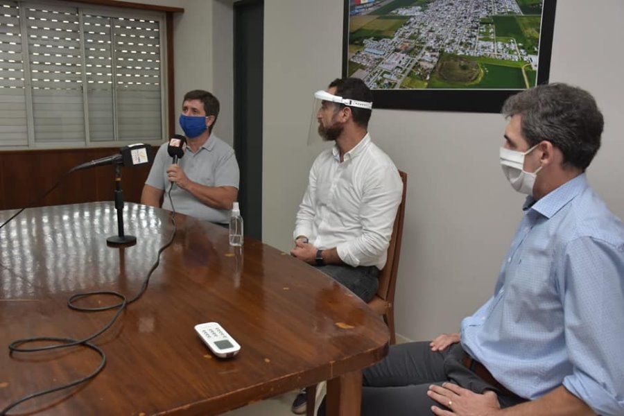 Autoridades Comunales recibieron al Ministro de Trabajo, Roberto ...